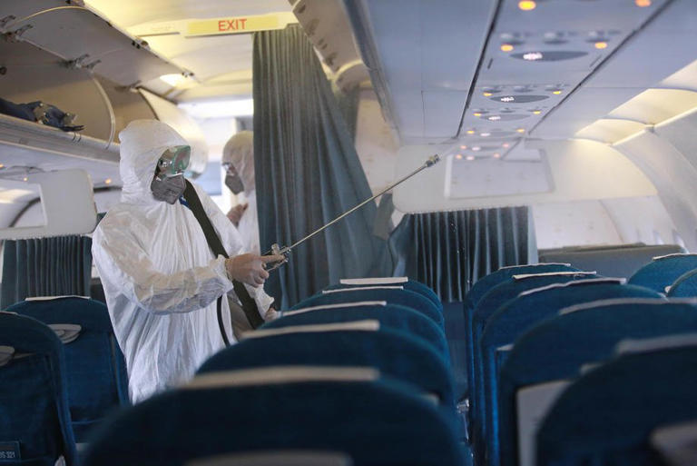 Experts: Microbes in the air on planes and in hospitals are harmless