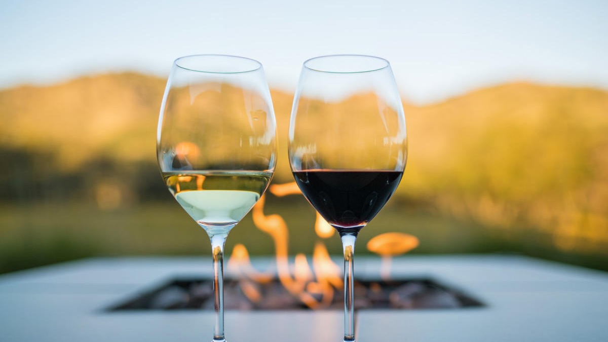 Red or white wine: Which is actually better for your health? Experts ...