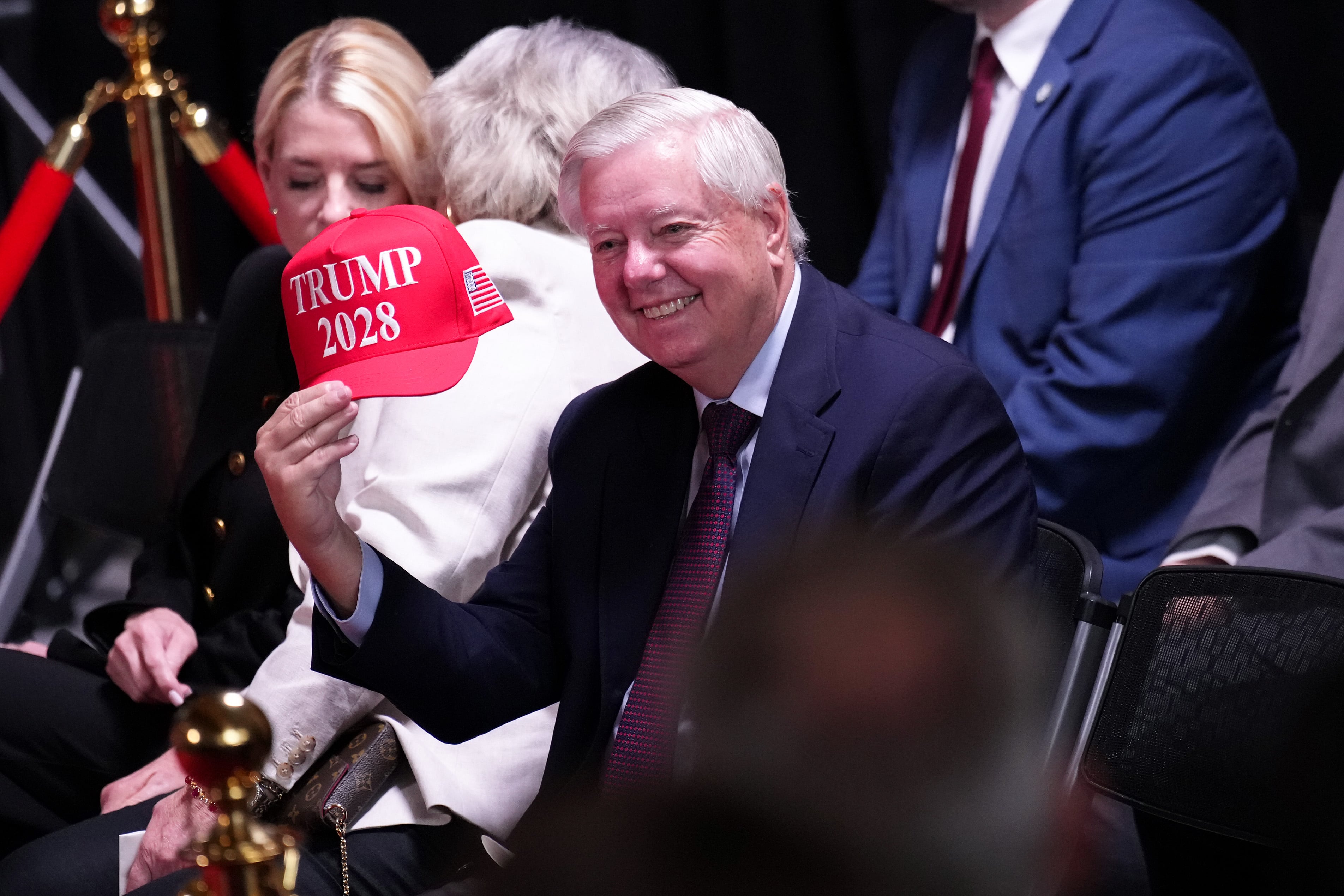Poll shows even MAGA voters now want to dump Trump