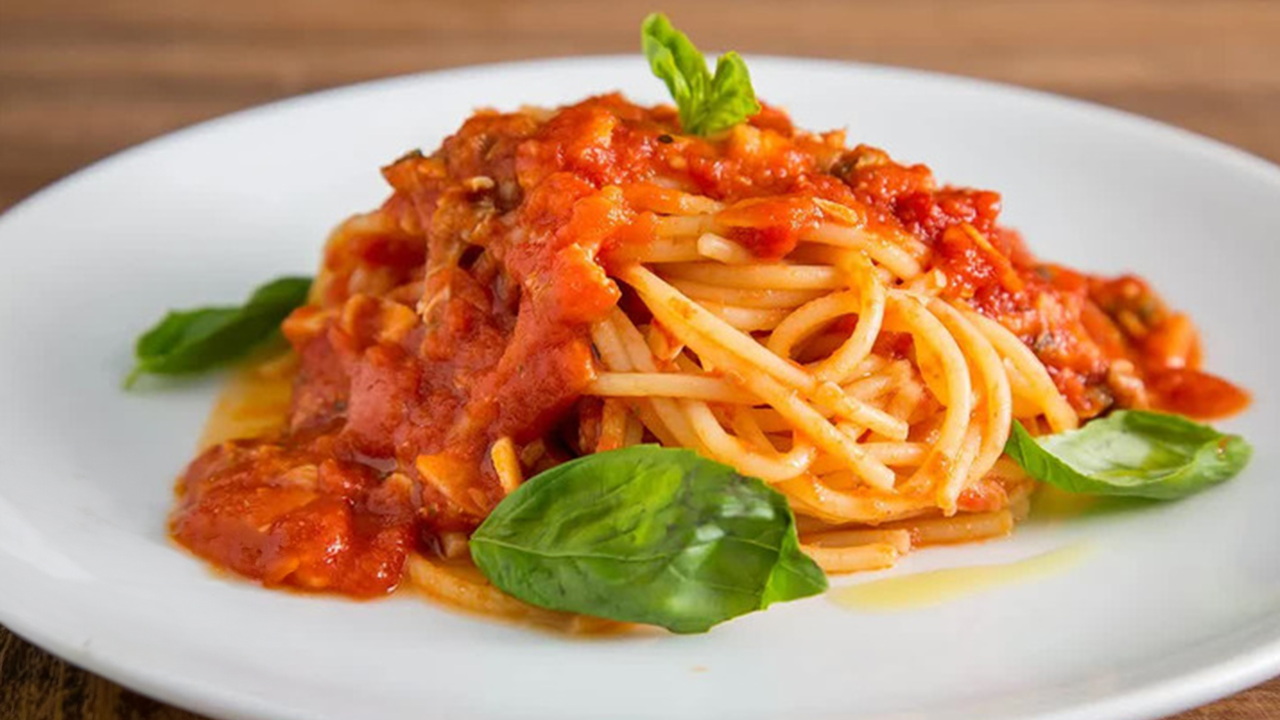 Spaghetti with red clam sauce