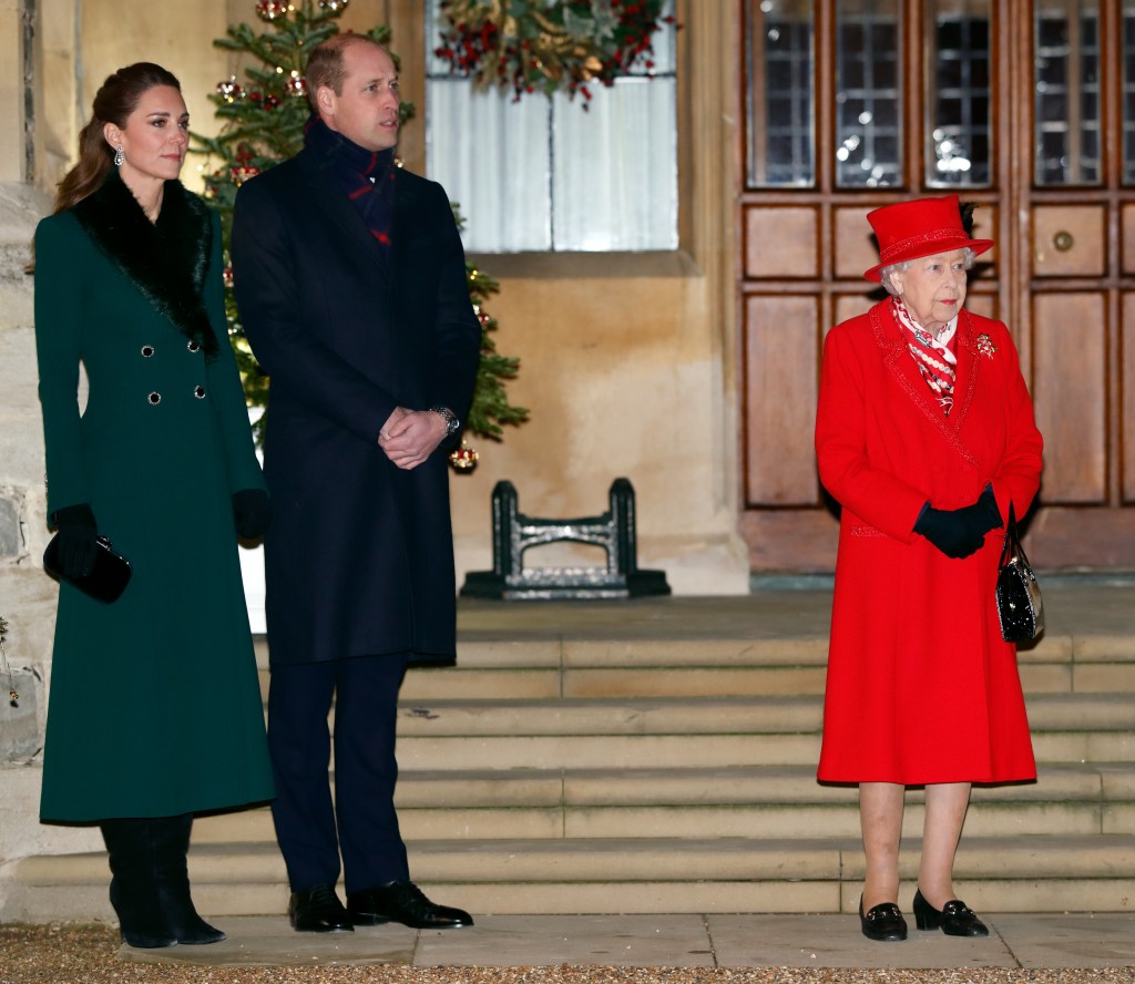 Kate Middleton steps out in evergreen coat with faux fur collar for ...