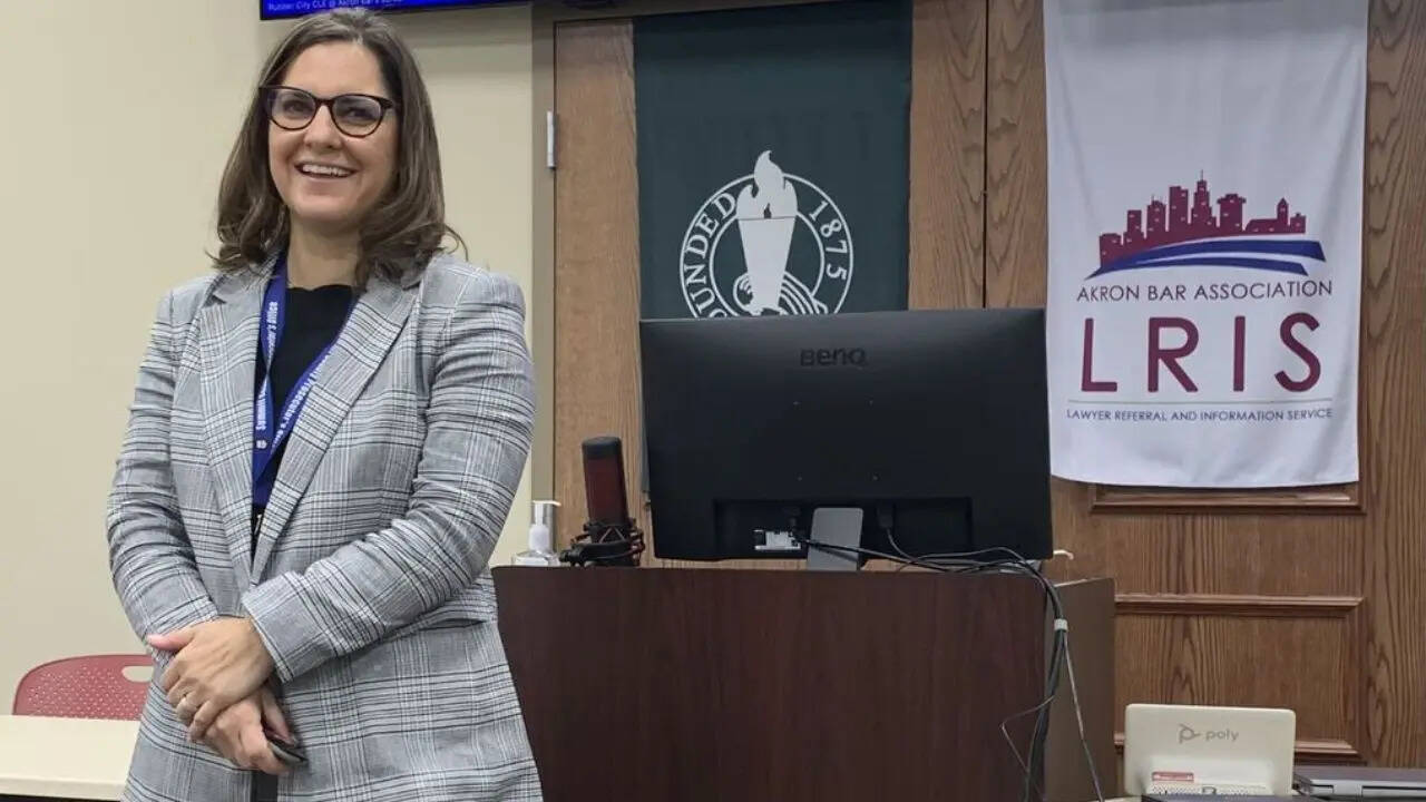 Fundraiser For Fired Cinnabon Worker Crystal Raises Over 20 000 After