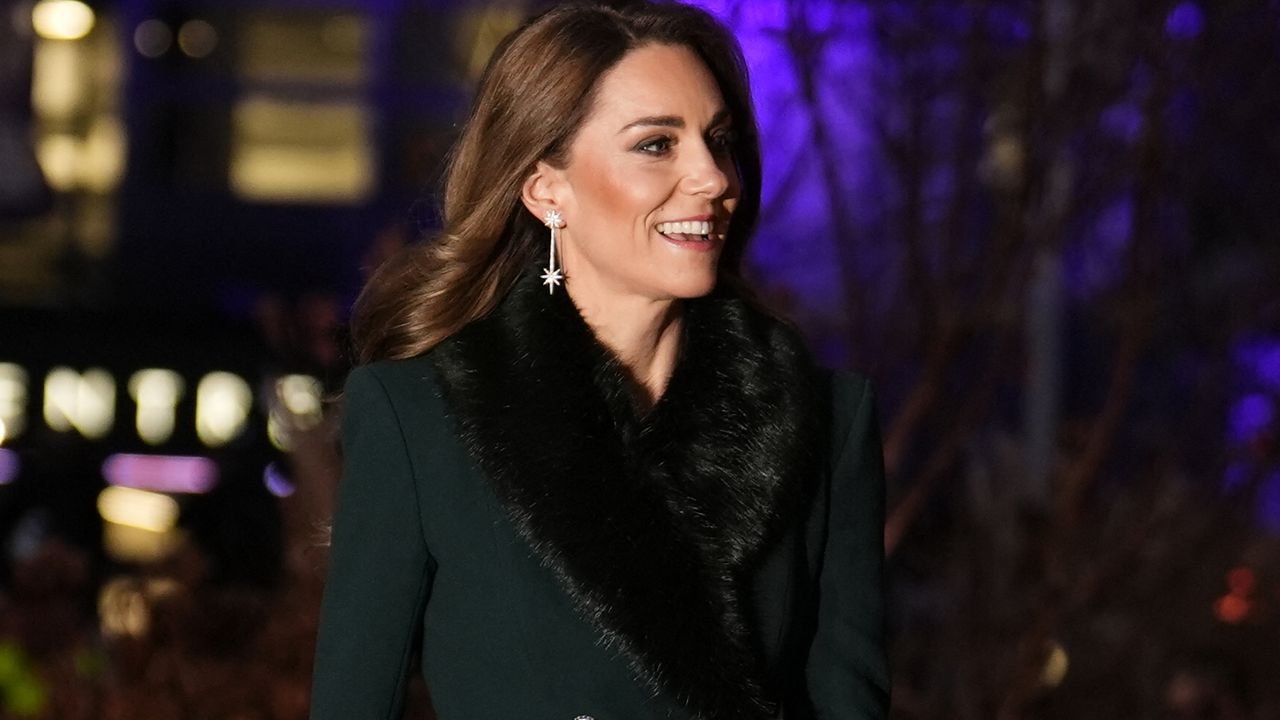 Kate Middleton dazzles in festive green coat with diamond earrings and ...