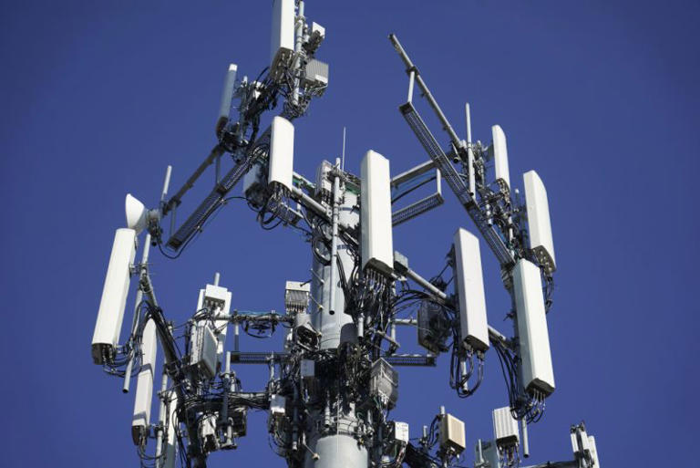 Who has the best coverage? New FCC data compares Verizon, T-Mobile, AT ...