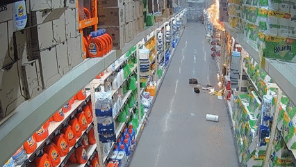 Video shows employee set fire to grocery store day before Thanksgiving