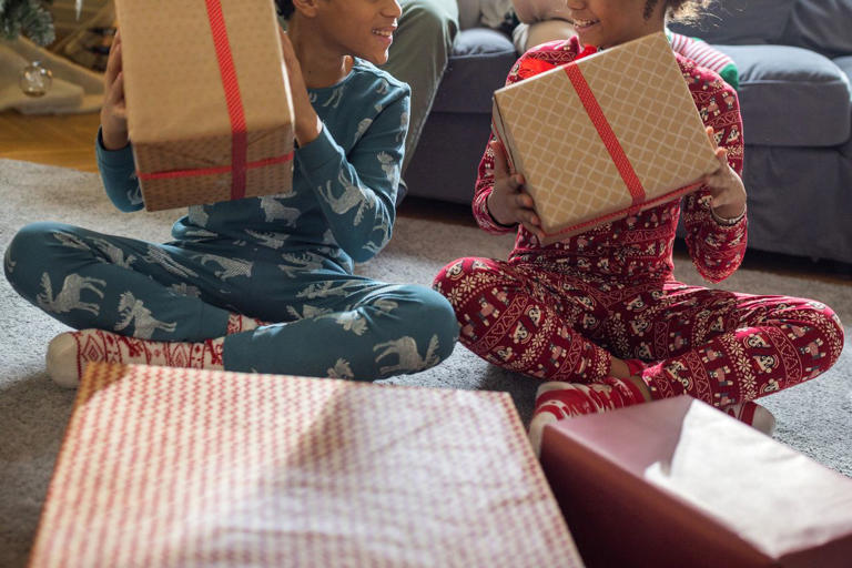 Dad hurt after newlywed son chooses to spend Christmas Day with in-laws ...