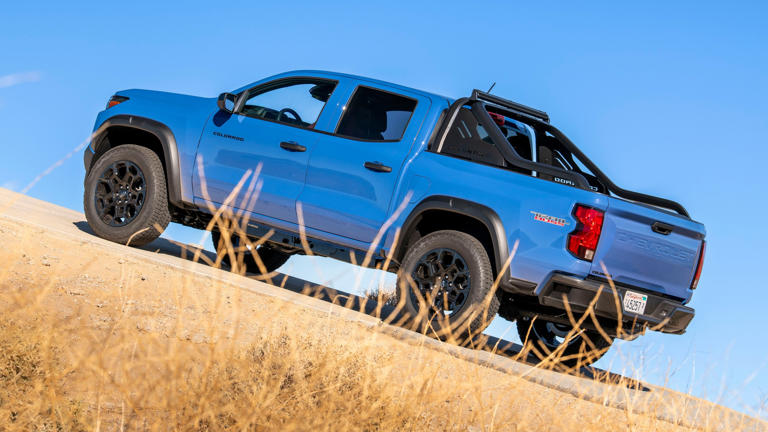 Tested: The 2026 Chevrolet Colorado Trail Boss Midnight Edition lights ...