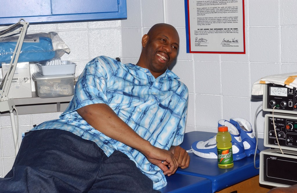 Former Laker Elden Campbell’s body washed ashore in a white casket ...