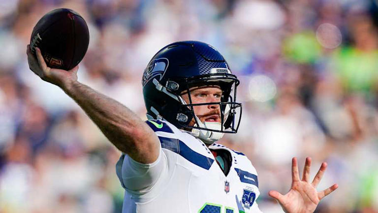 Fantasy football week 14 start 'em, sit 'em: Sam Darnold vs. Caleb Williams