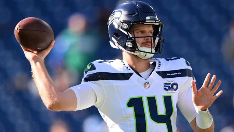 Fantasy football week 14 start 'em, sit 'em: Sam Darnold vs. Caleb Williams