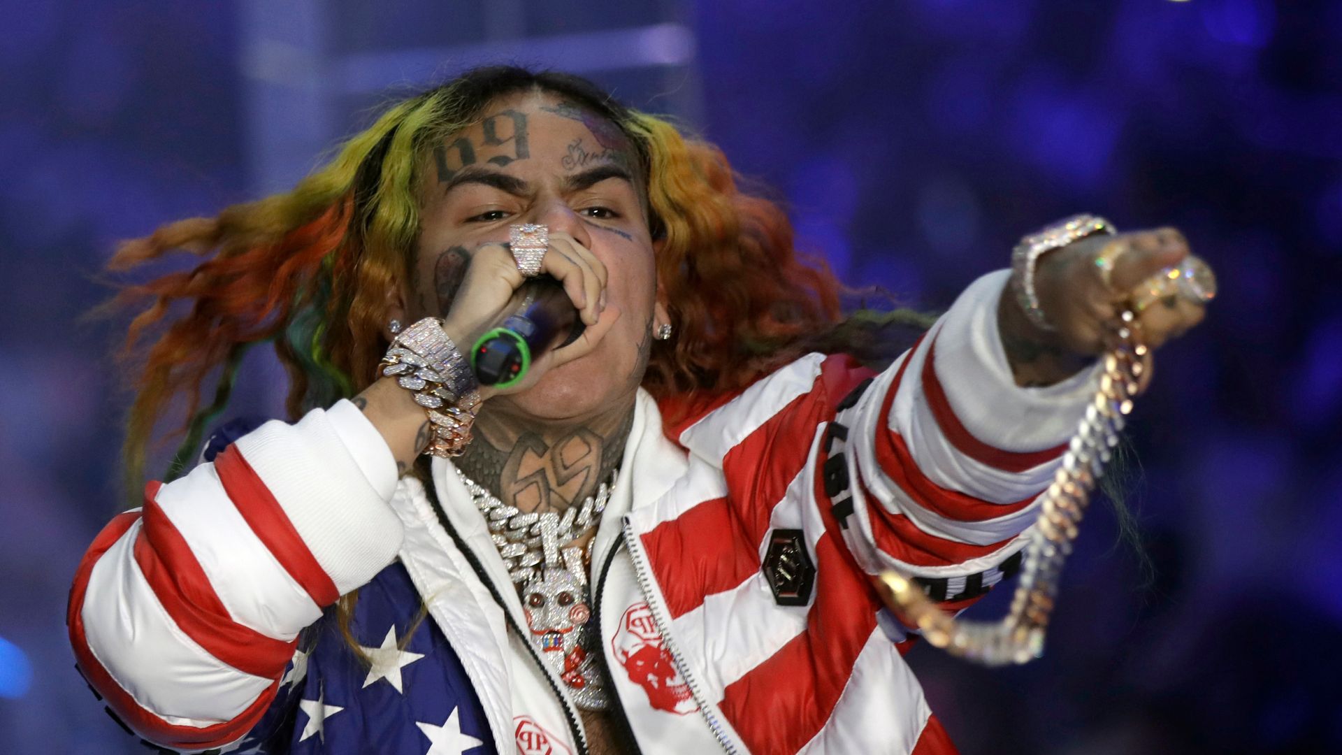 Rapper Tekashi 6ix9ine turns himself in to Brooklyn jail for 3-month ...
