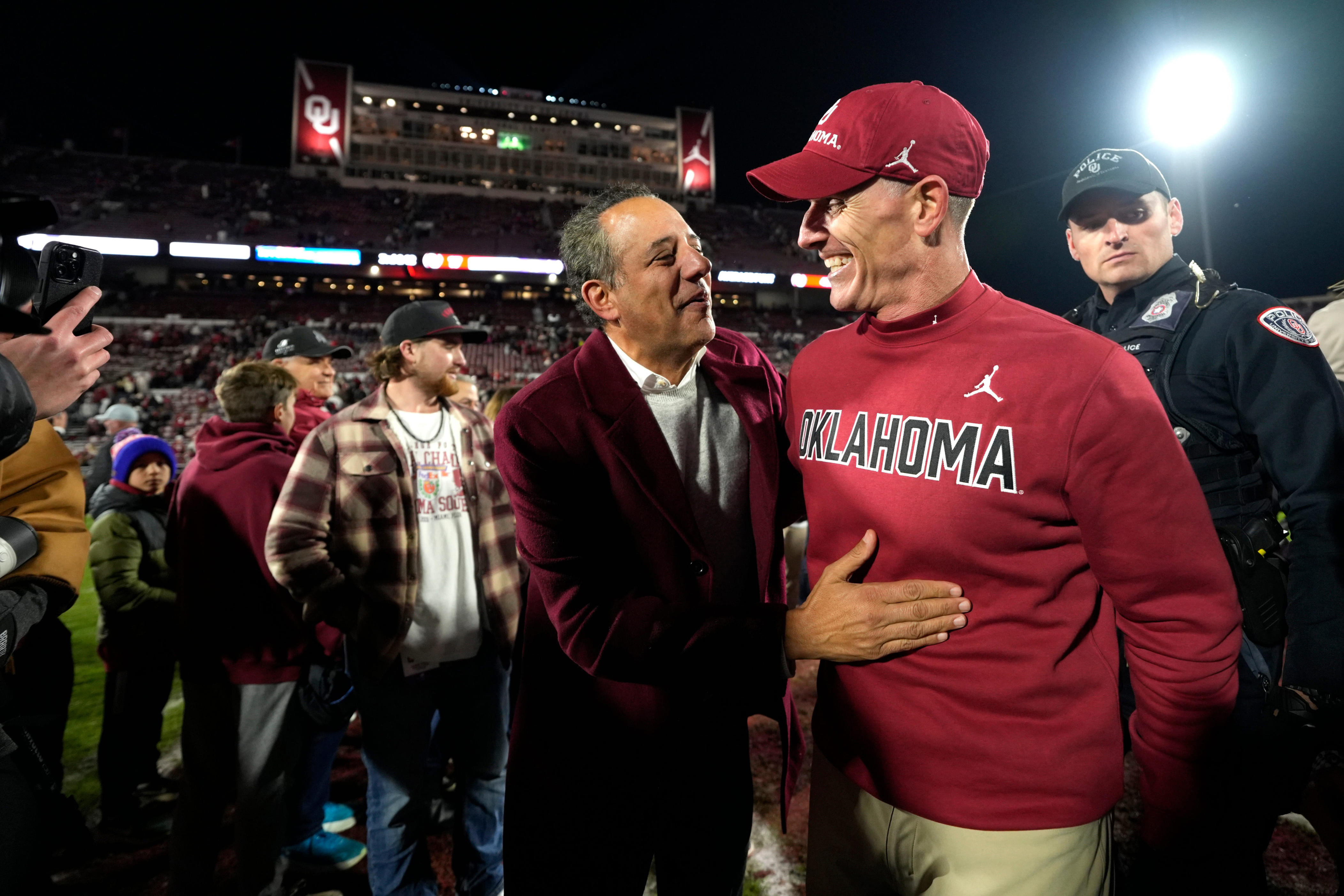 Report: SEC votes to increase football scholarship limit