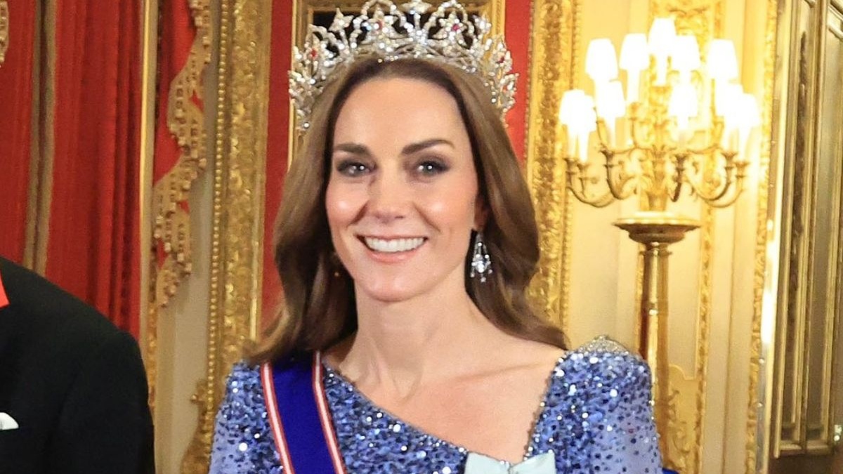 Kate Middleton, in blue and rubies: The secret of the Indian ruby ...