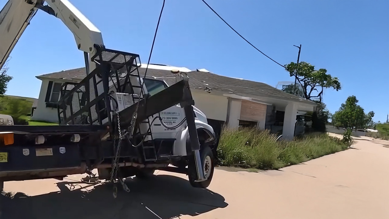 Truck repair: Broken suspension arm