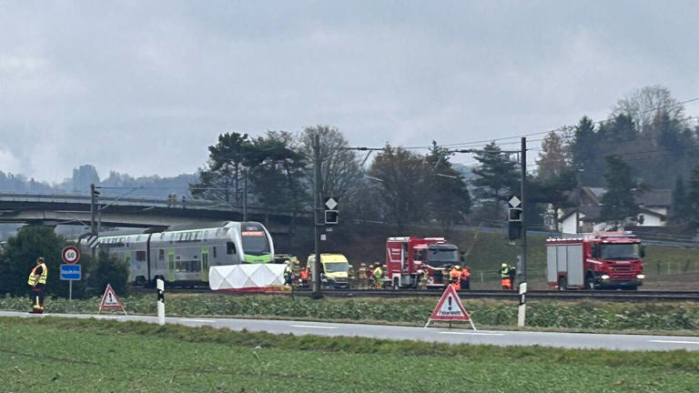 Un mort dans le canton de Berne : terrible collision entre un train et une voiture