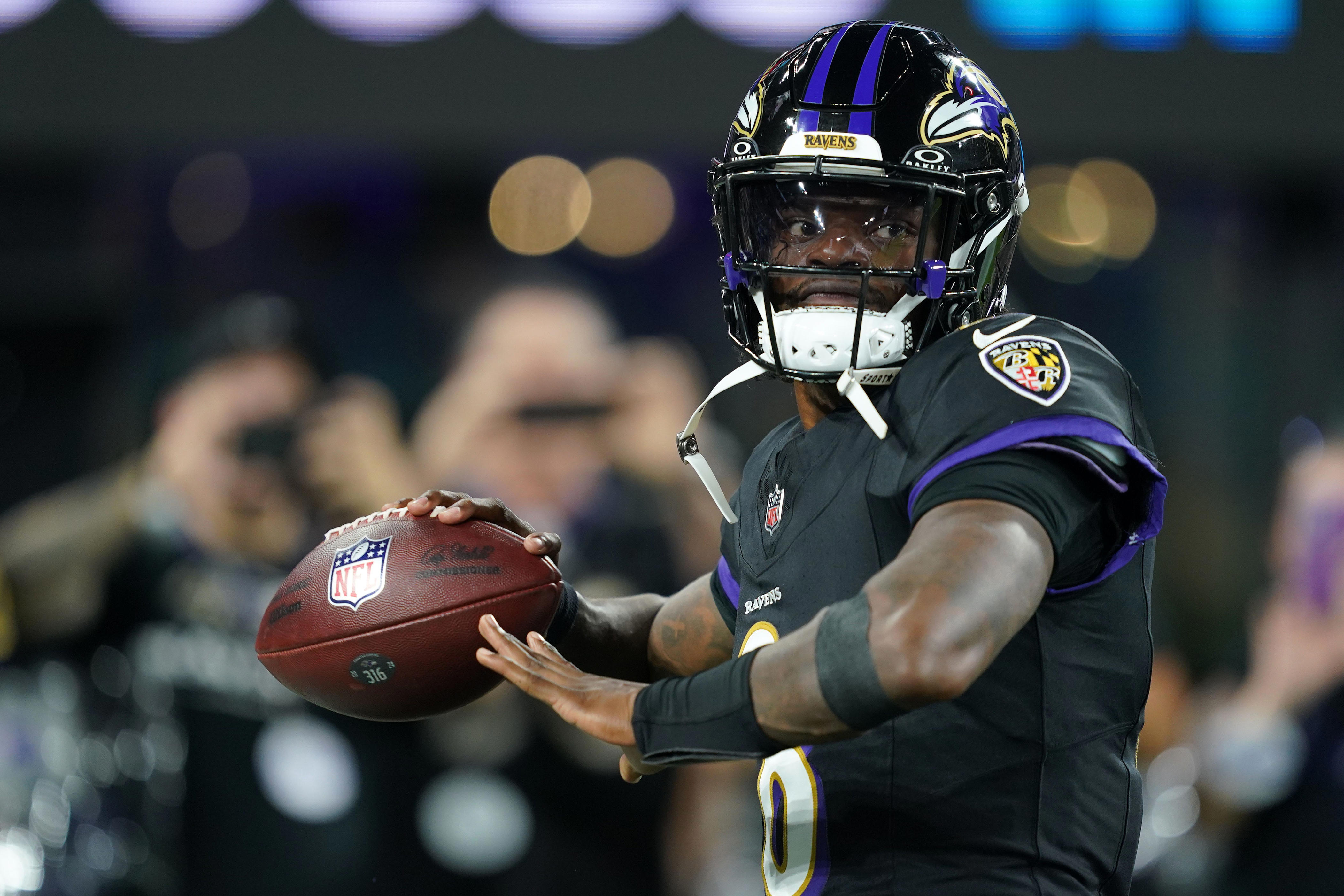 Lamar Jackson participates in Friday practice ahead of critical game vs ...