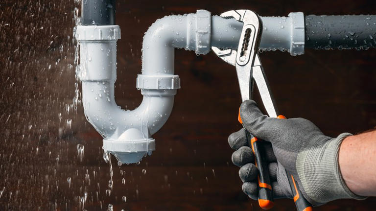 Neither vinegar nor baking soda: The trick people are using to clear ...