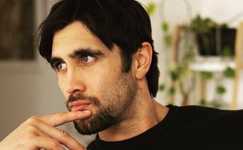 Muere el actor Ethan Browne a los 52 años