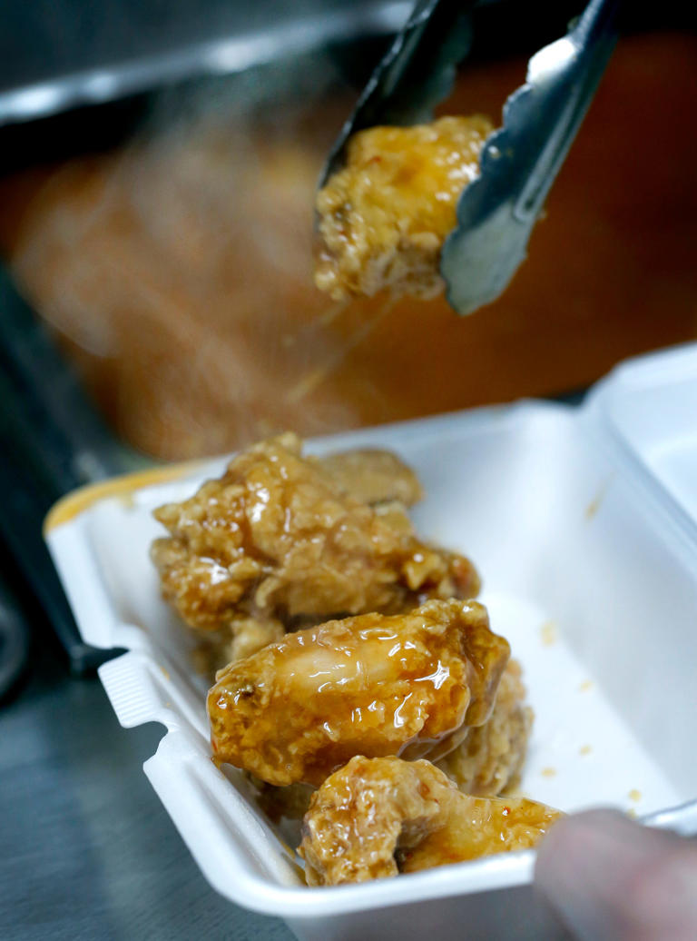 Popular wing spot shutting down Greece restaurant
