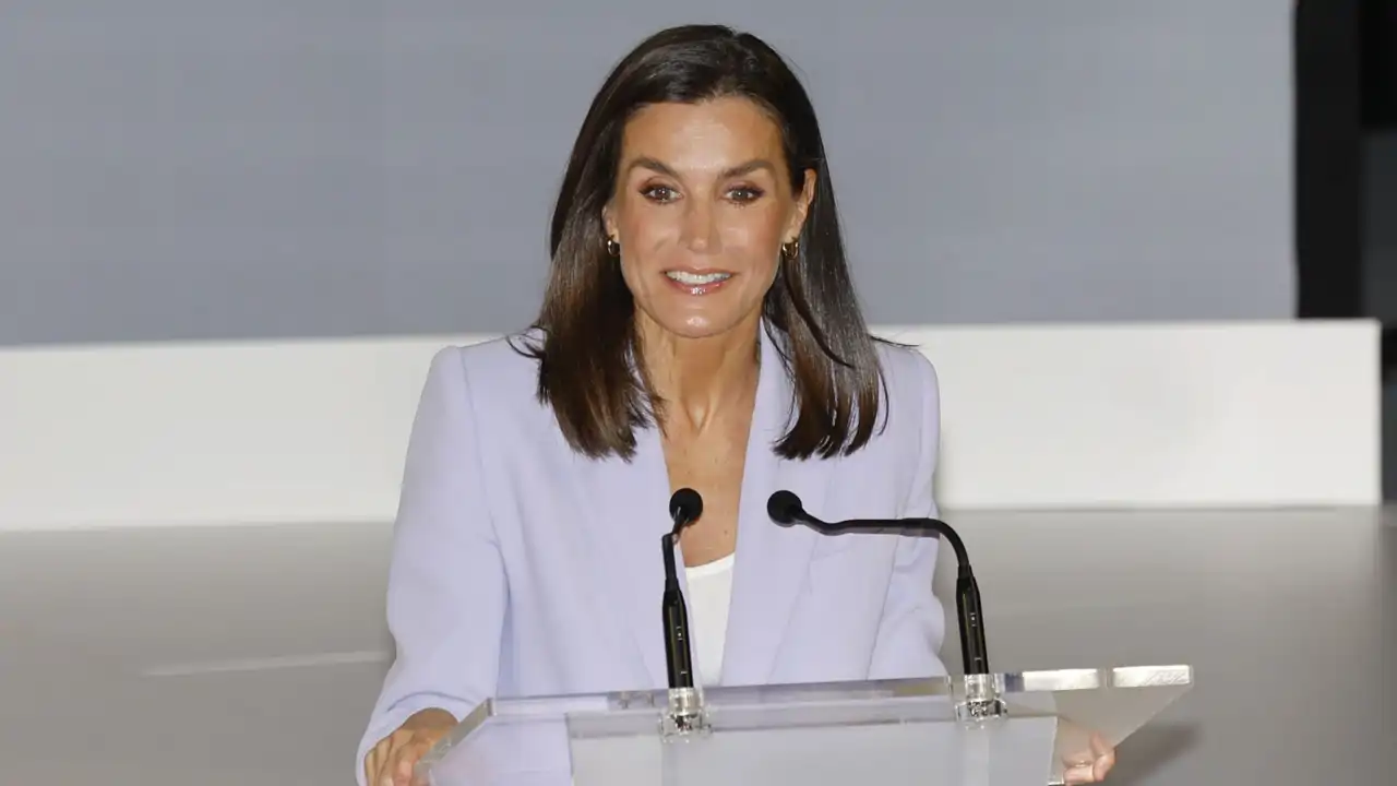 El aplaudido y admirado poder de oratoria de la reina Letizia, en 3 ...