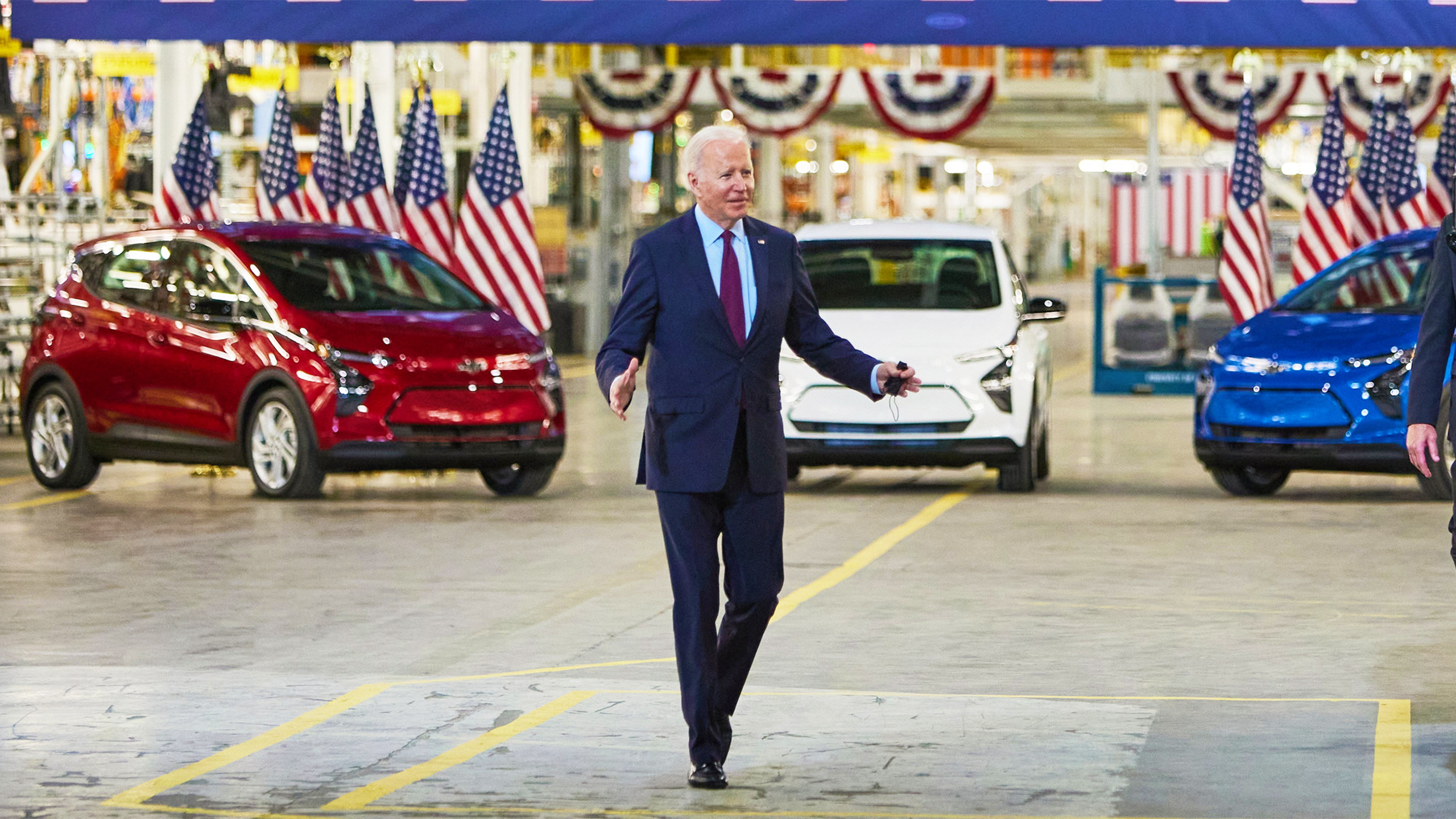 GM’s CEO defended Tesla and Musk to Biden, but the snub happened anyway