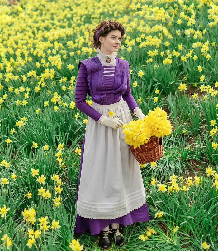 This young woman dresses like it’s the 19th century every day (38 pics)