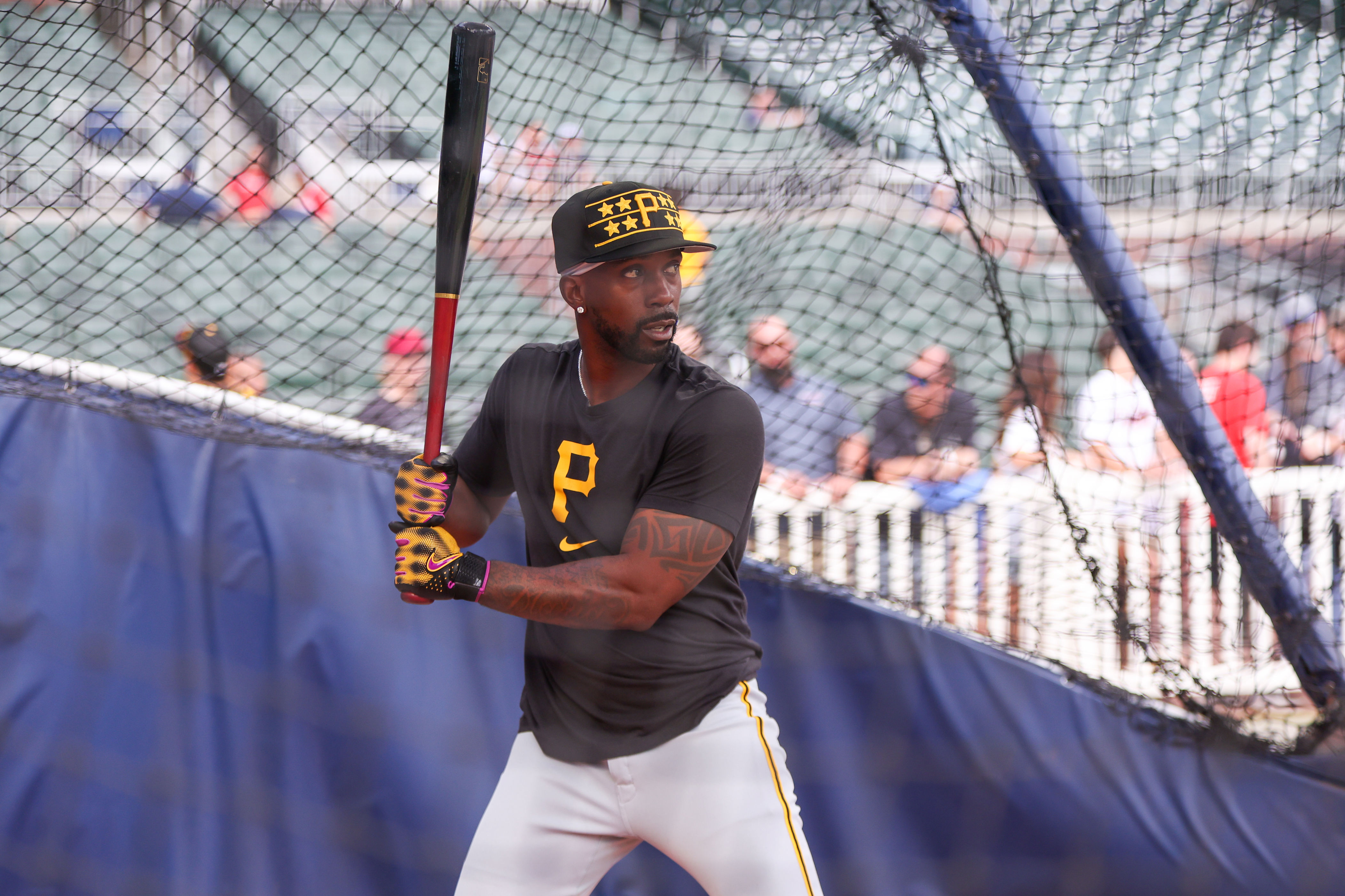 Pirates begin new year still without Andrew McCutchen