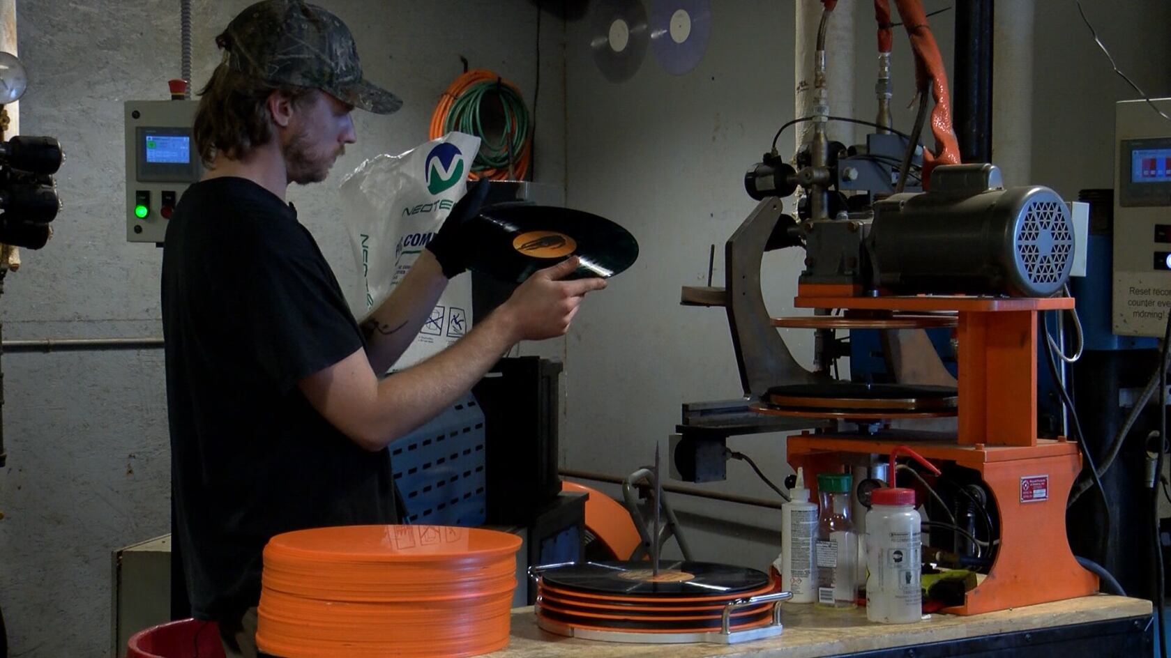 Savannah record store puts a new spin on vinyl production