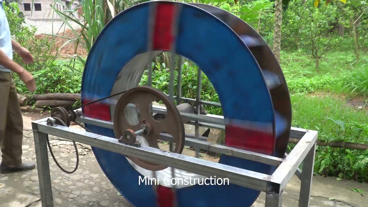 How does a giant water wheel work?🔧