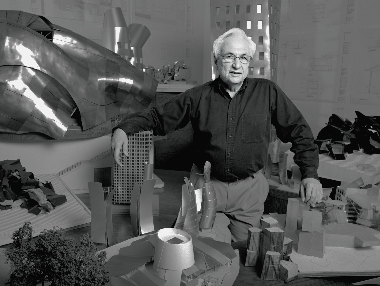 Frank Gehry, architect whose eccentric exteriors earned acclaim, dies at 96