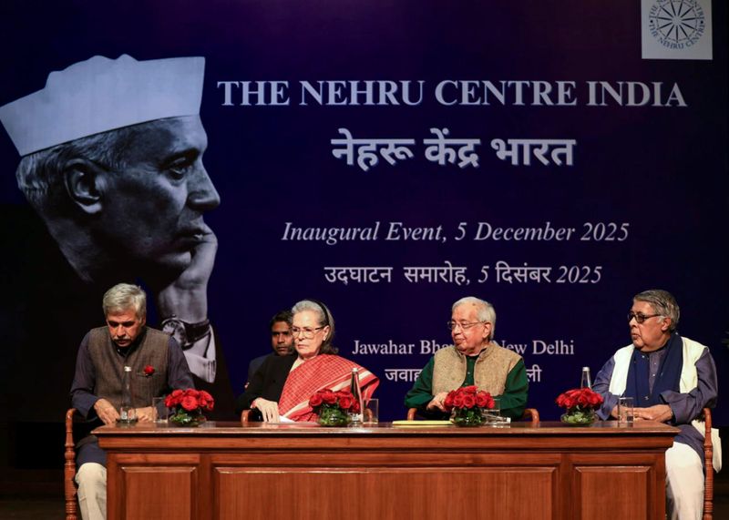 Bid to 'erase Nehru' will weaken nation: Sonia