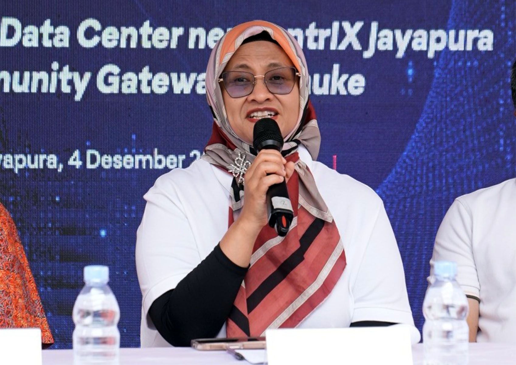 Telkom resmikan edge data center pertama di Tanah Papua, memperkuat ...