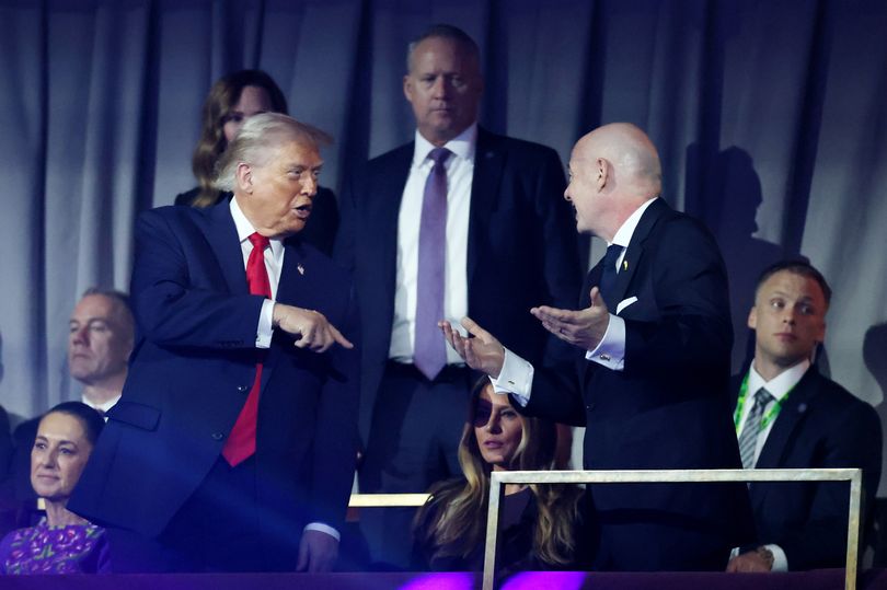 CNN hot mic catches reporter laughing as Donald Trump receives award
