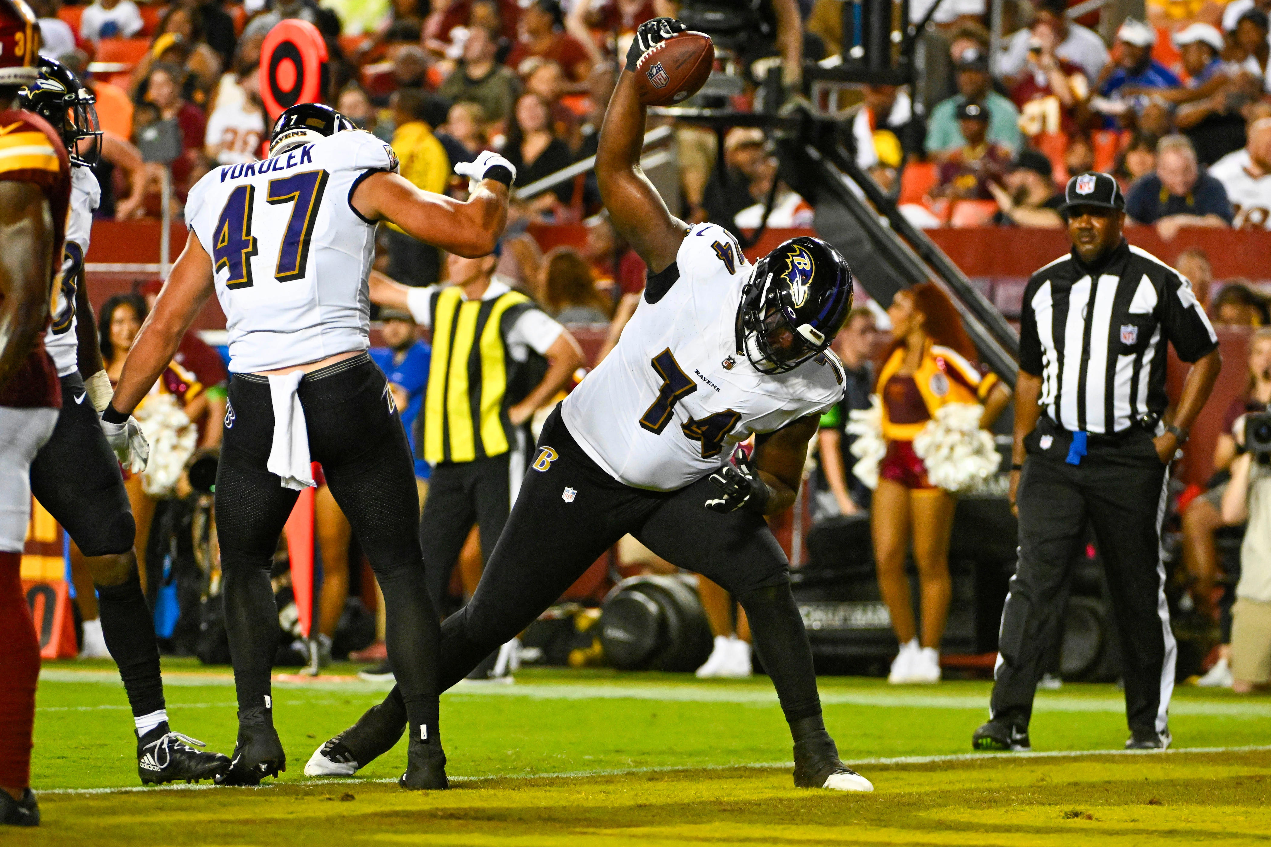 Steelers sign former Ravens OT, release RB ahead of Week 15