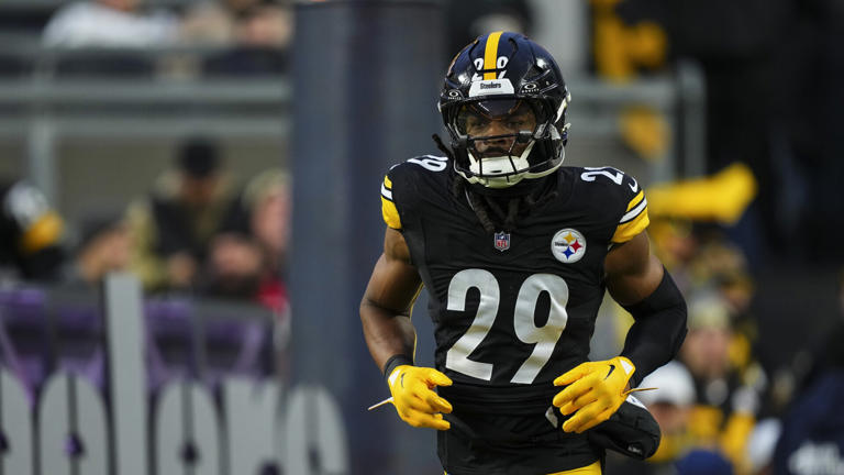 Kyle Dugger sacks Jared Goff for safety, Steelers lead 12-10