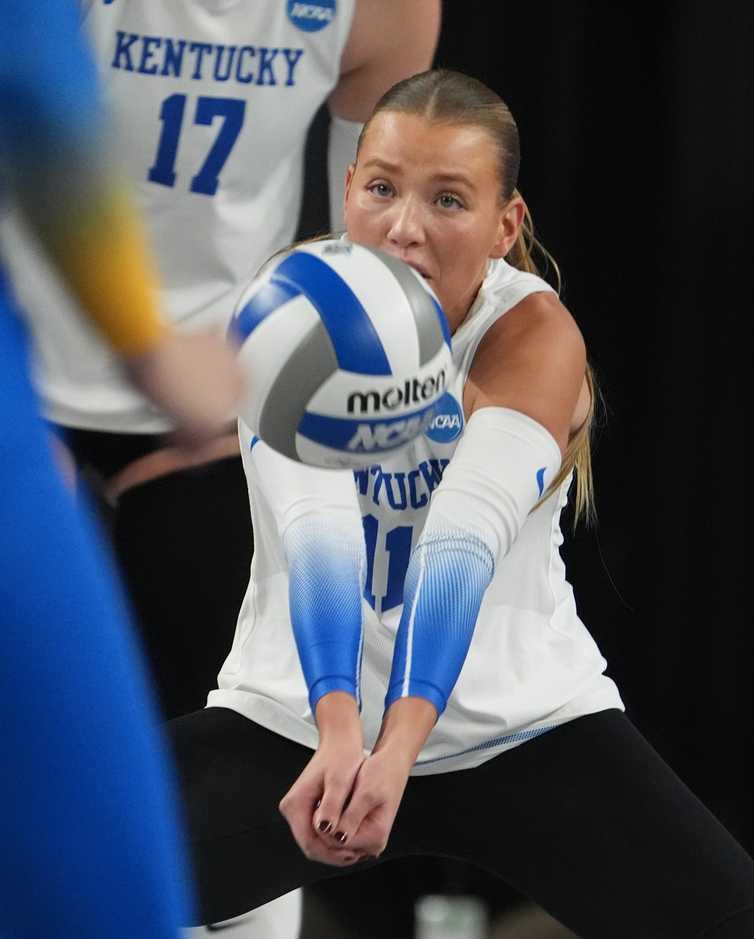 Kentucky volleyball tops UCLA, advances to NCAA tournament Sweet 16