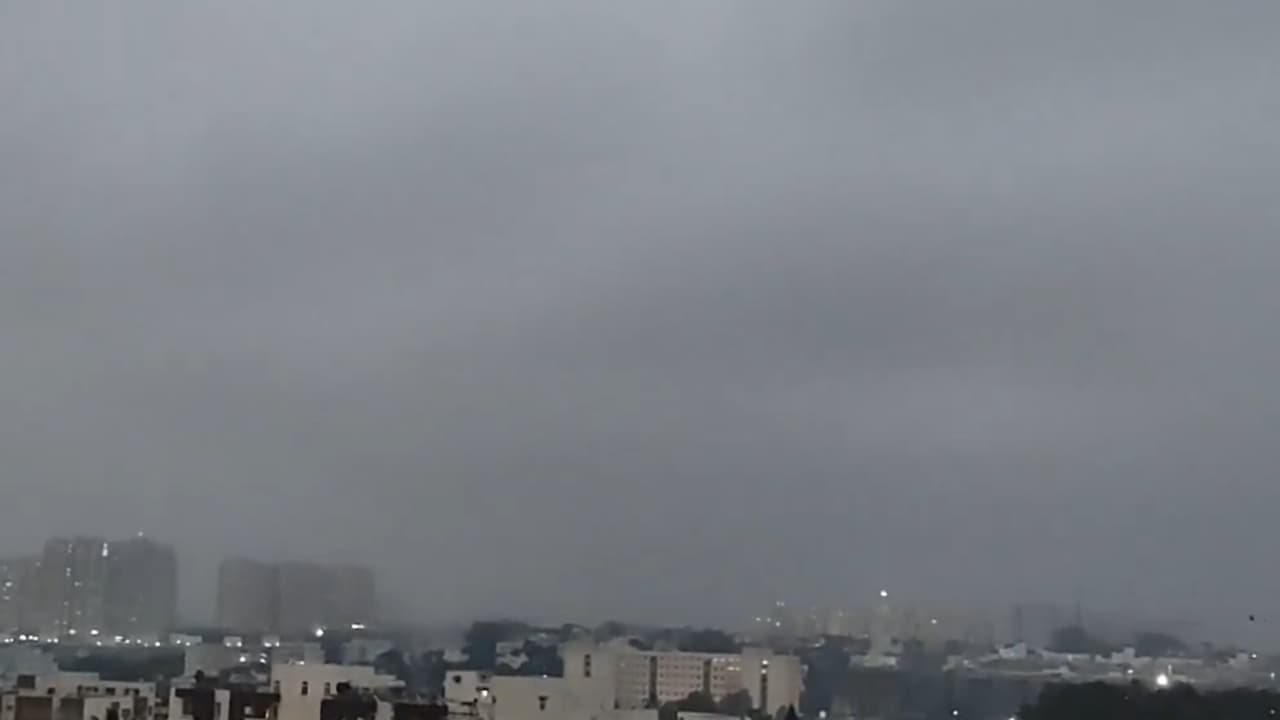 Bengaluru weather alert today: Cold wave hits city, dense fog prevails ...