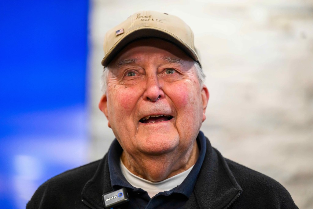 Army veteran Ed Bambas, 88, breaks down after receiving $1.77M check ...