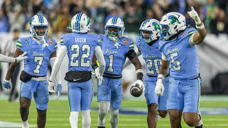 Tulane wins American title to clinch College Football Playoff berth