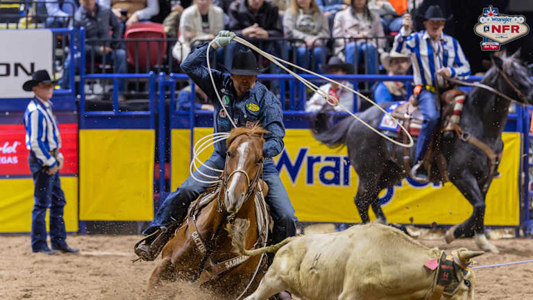 Team Ropers Duke Out Lightning Fast NFR Round 2