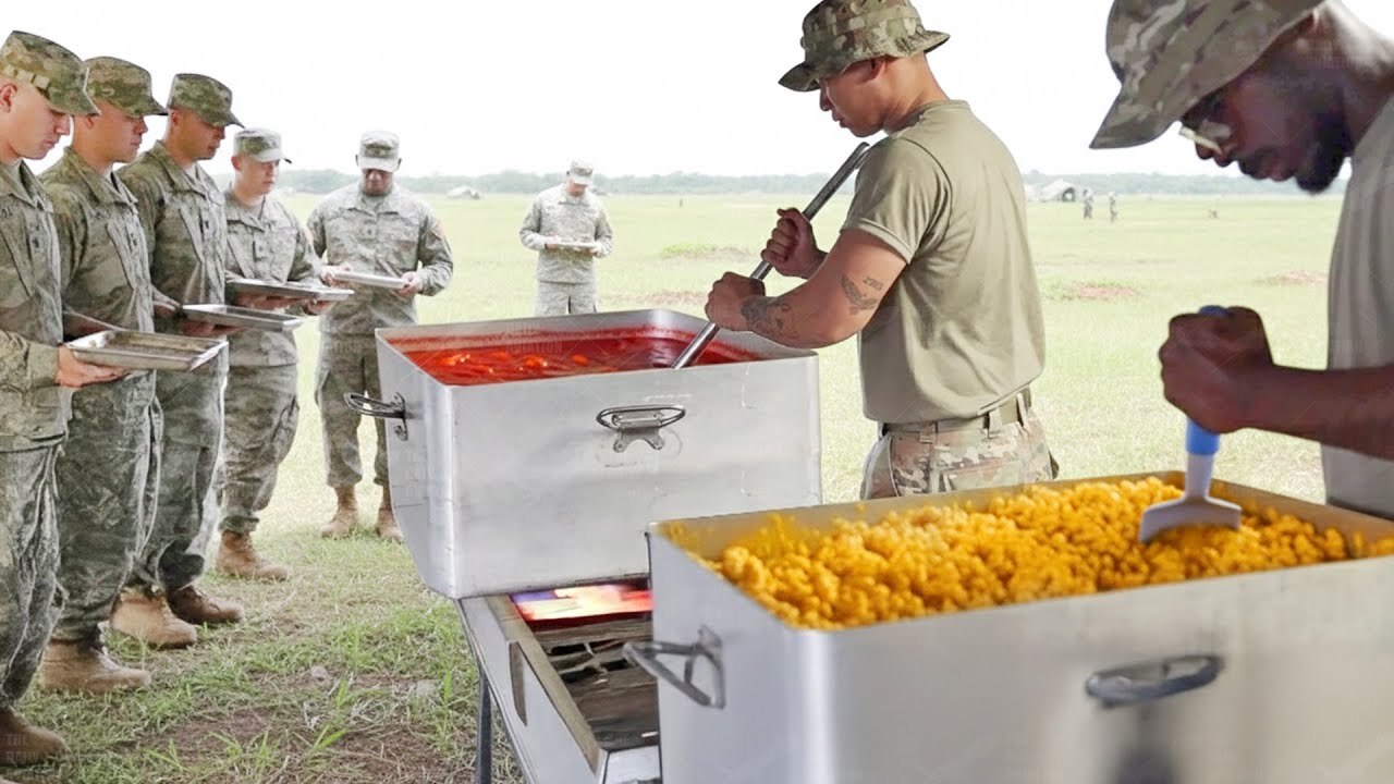 How US Army cooks prepare 1000s of hot meals for soldiers in middle of ...