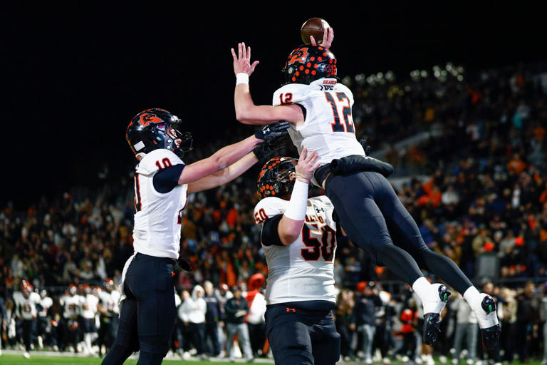 Aledo QB Lincoln Tubbs scores five touchdowns to end Denton Ryan’s season