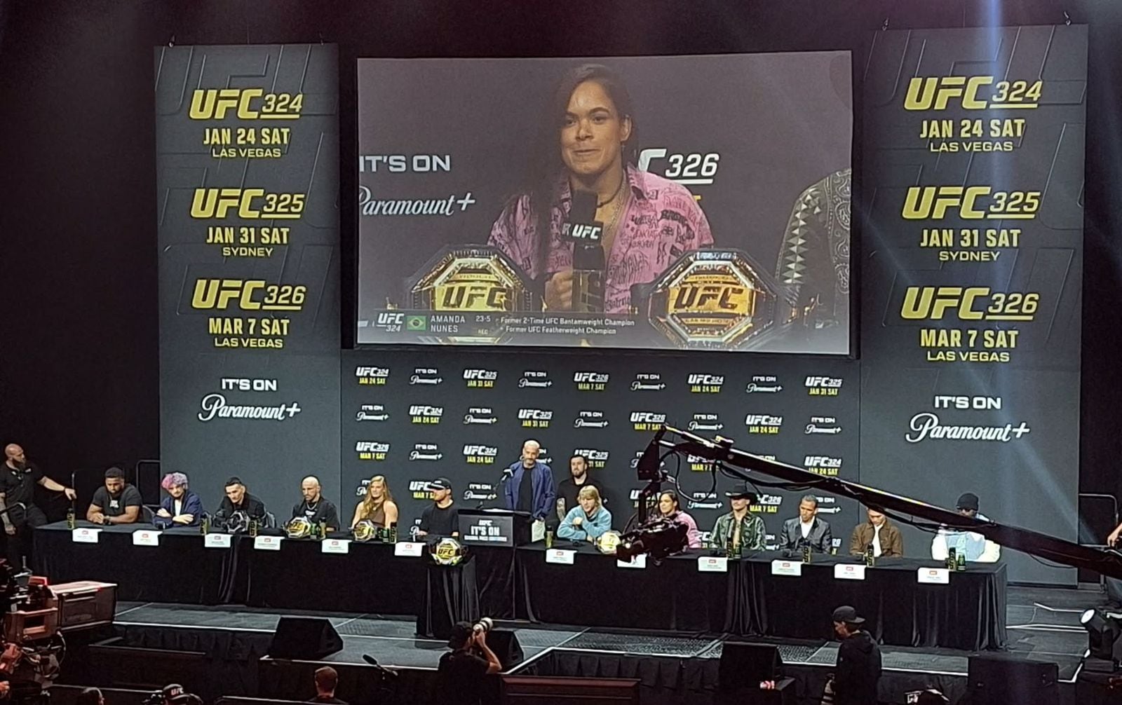 UFC hace reunión de campeones para abrir su calendario 2026