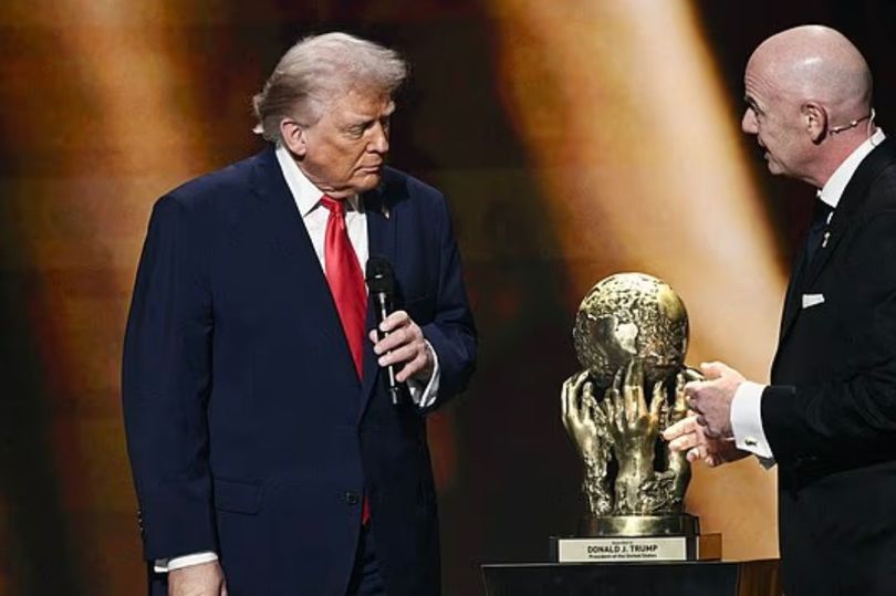 CNN hot mic catches reporter laughing as Donald Trump receives award