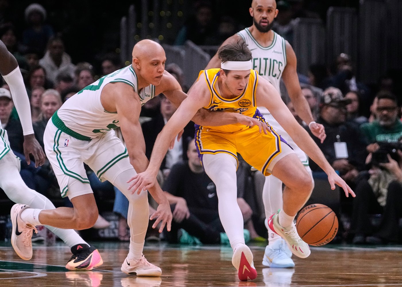 Brown scores 30 points, Celtics cruise to 126-105 win over Lakers team ...