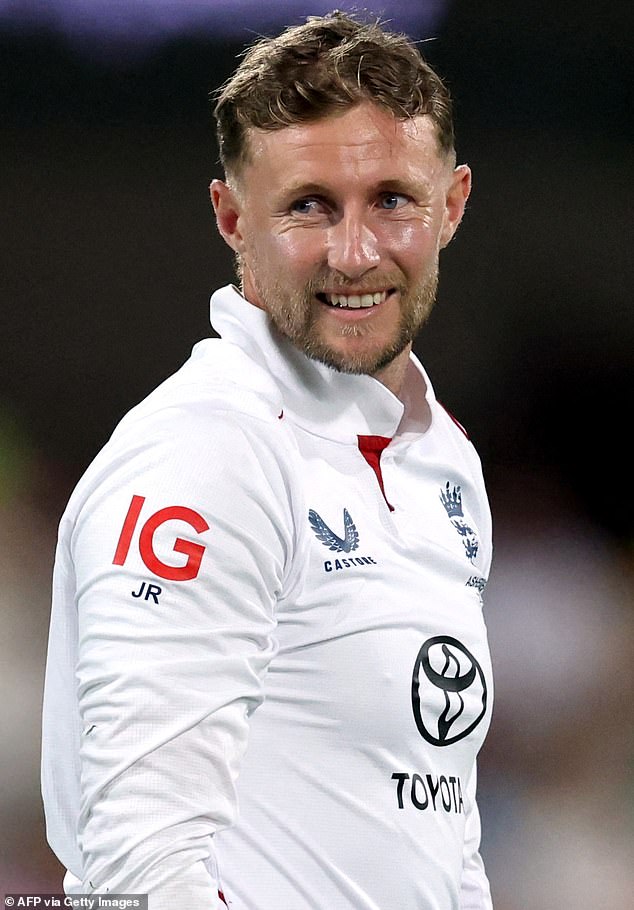 Aussie star defends England's shambolic fielding on day two of second ...