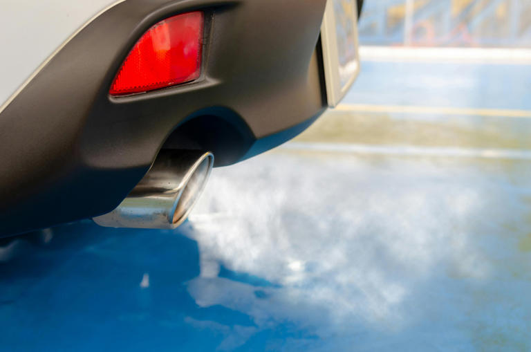 ¿Para qué sirve el mofle de un carro y cuándo debe cambiarse?