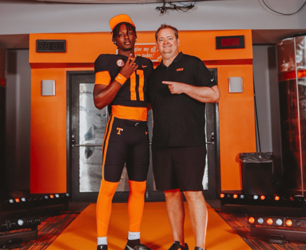 5-star QB Faizon Brandon signs with Vols and immediately gives back to ...