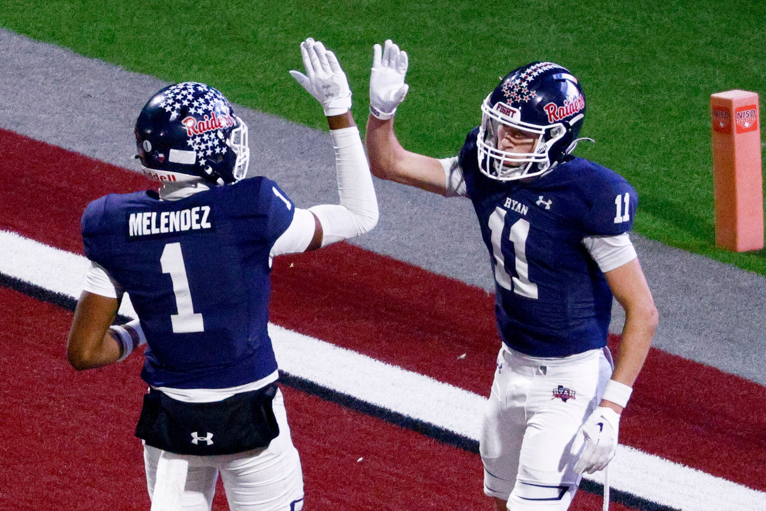 Aledo QB Lincoln Tubbs scores five touchdowns to end Denton Ryan’s season