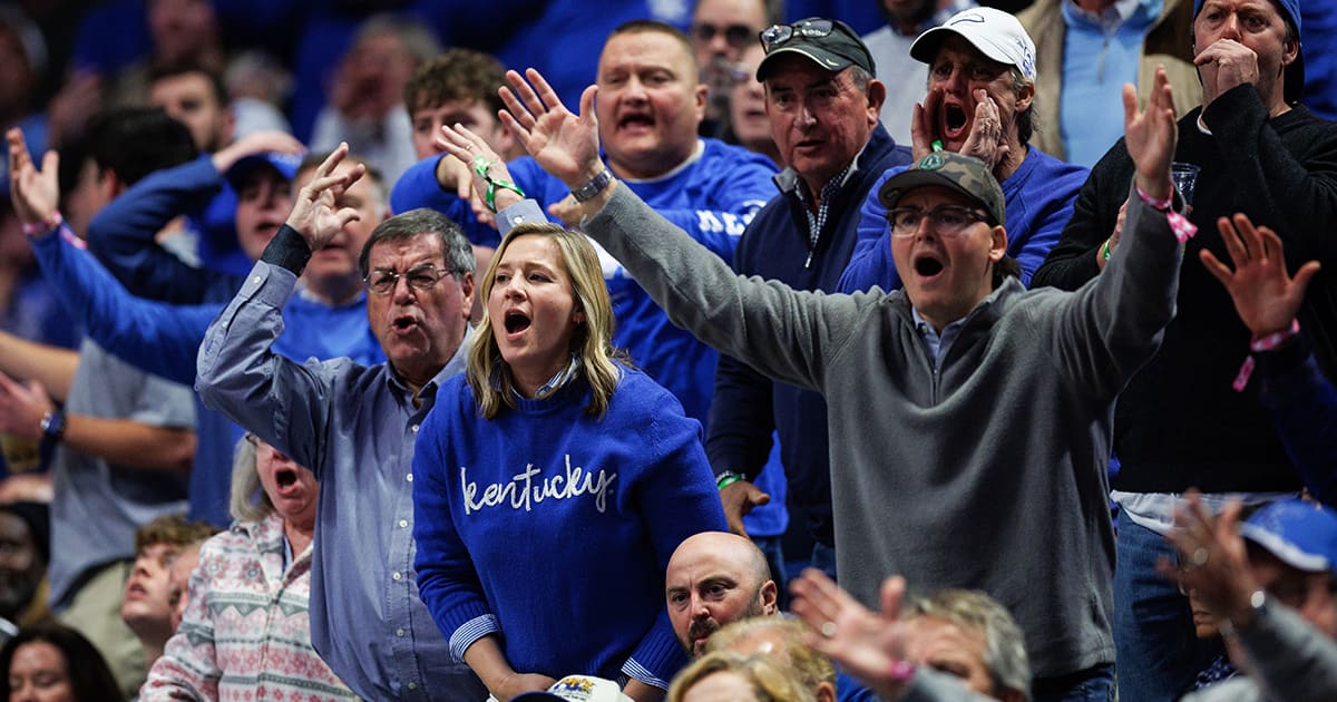 Kentucky fans boo team during first half vs. Gonzaga in Nashville